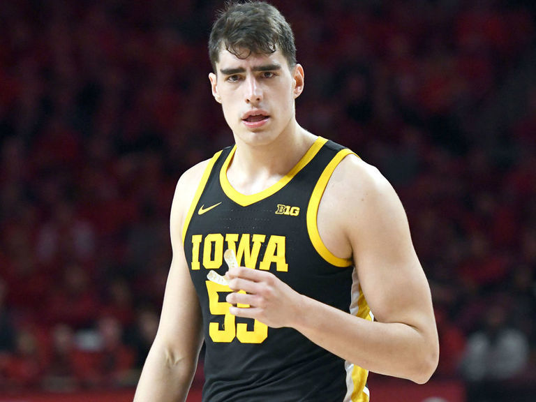 Garza returning to Iowa, withdraws from NBA draft | theScore.com