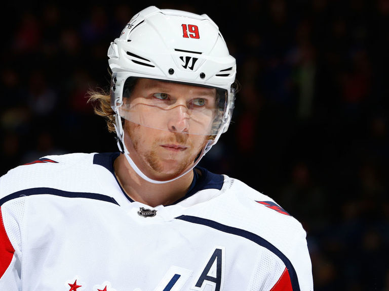 Capitals' Backstrom forced out of Game 1 after hit by Islanders' Lee ...