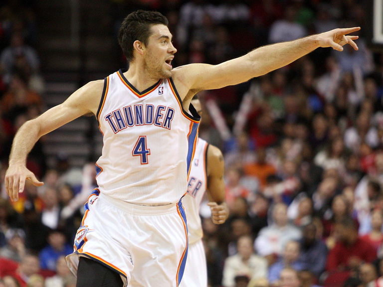 PHOTO: Nick Collison is bleeding again | theScore.com