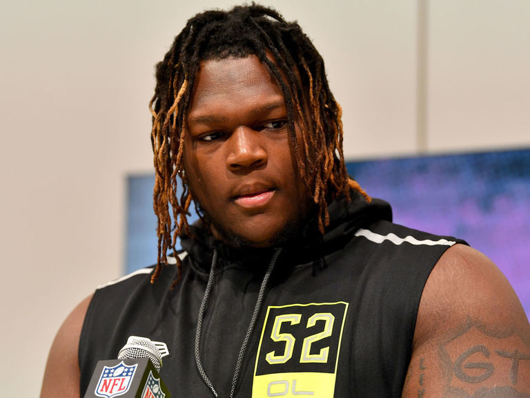 Report: Titans shopping 2020 1st-rounder Isaiah Wilson | theScore.com