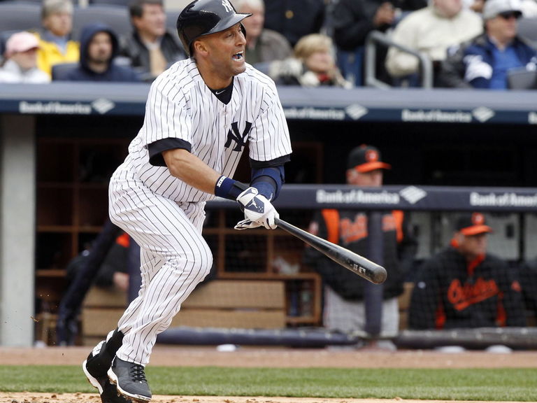 GIF: Yankees' Jeter whips out home-run trot for double off the wall ...