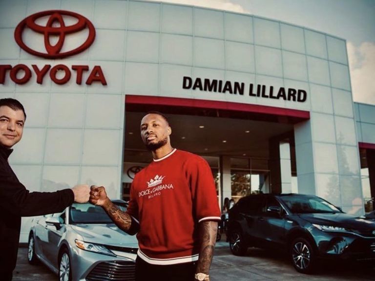 Lillard opens car dealership in Oregon | theScore.com