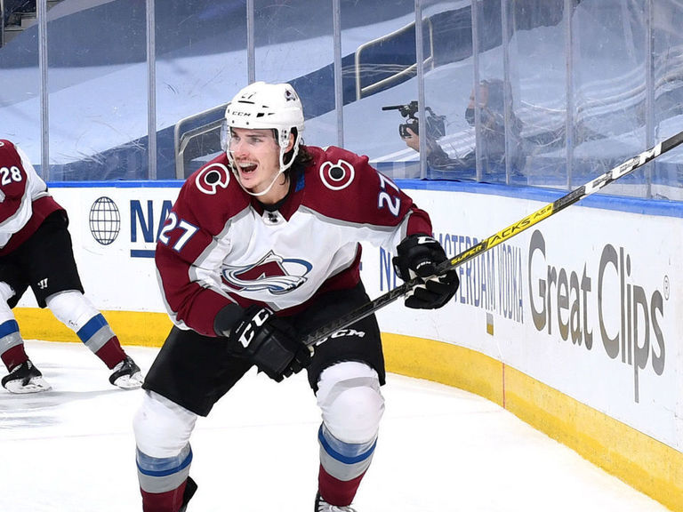 Avalanche keep Ryan Graves with 3-year deal | theScore.com