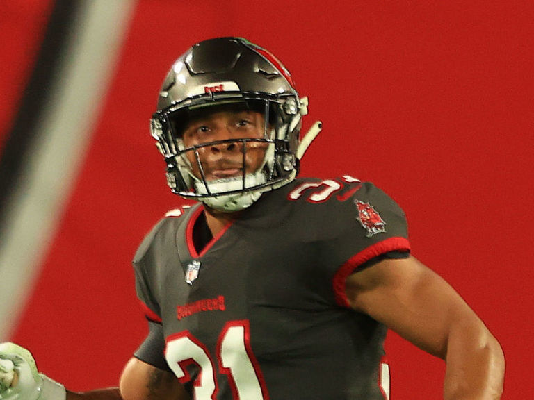 Bucs' Winfield gets Lombardi Trophy tattoo | theScore.com