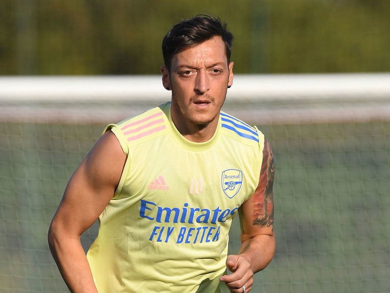 Ozil eyes Turkey or U.S. move as Arsenal exit looms | theScore.com