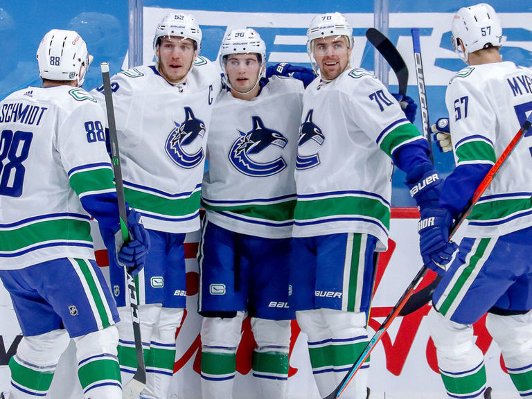 Canucks beat Jets, extend winning streak to 4 games | theScore.com