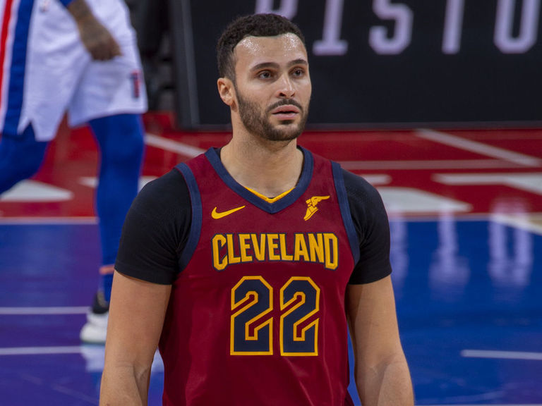 Cavs' Nance to miss 6 weeks with fractured finger | theScore.com