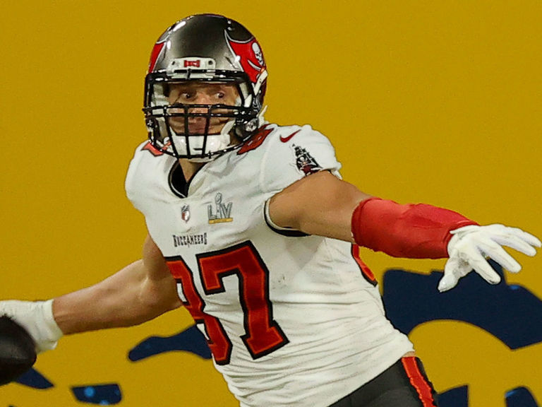 Gronk excited for free agency, hopes to rejoin Bucs: I 'want to dip my ...