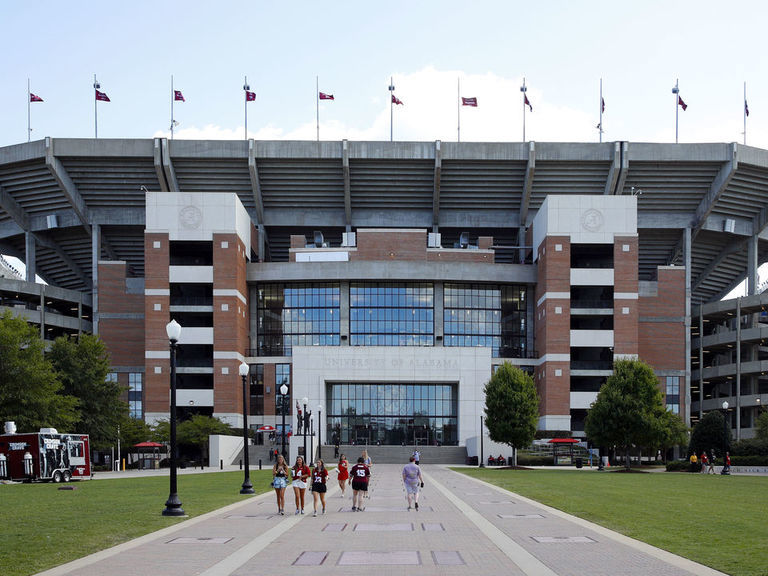 Alabama planning for full-capacity crowds at 2021 home games | theScore.com