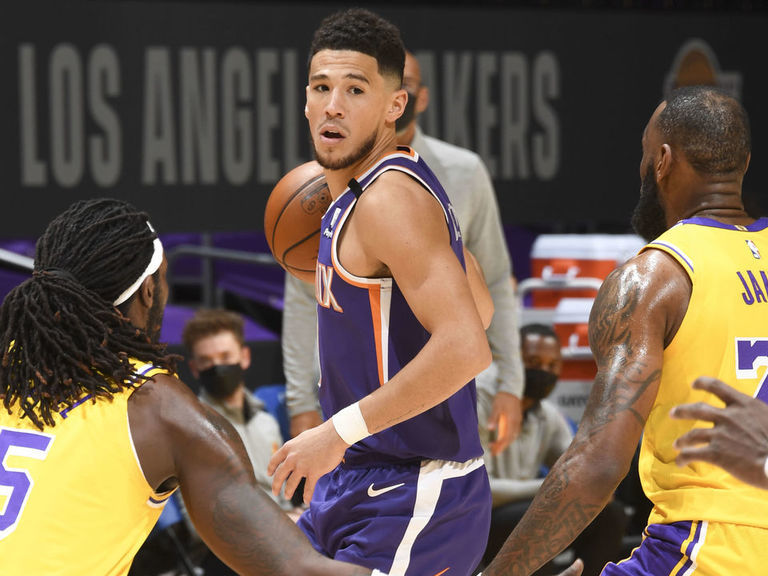 Booker ejected vs. Lakers for 'directing profane language' at referee | theScore.com