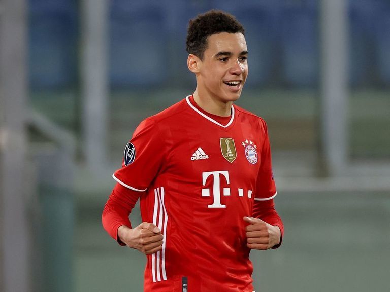 No license, no car: Mom drives Bayern starlet Musiala to training ...