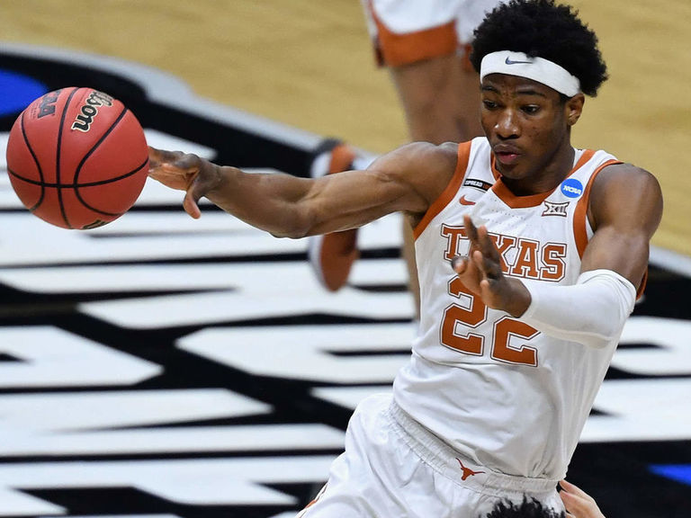 Knicks pick Texas' Jones at No. 19, reportedly send forward to Hornets ...