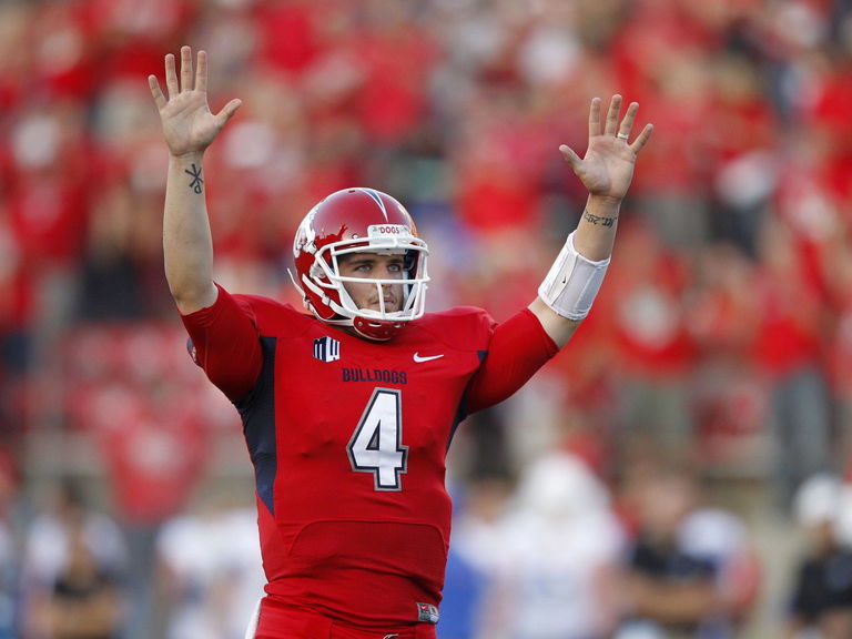 Fresno State to retire Derek Carr's jersey at home opener | theScore.com