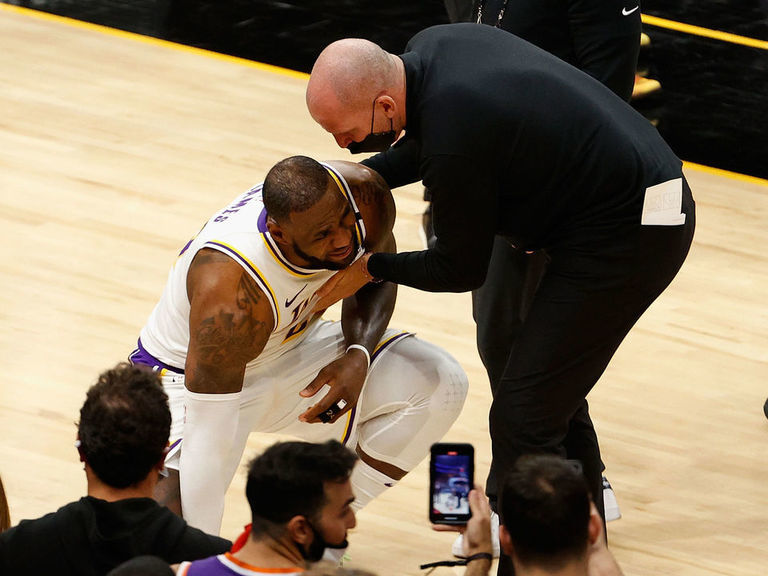 Lakers' Vogel: CP3's box out on LeBron was 'dangerous' | theScore.com