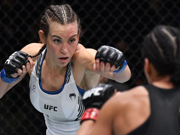 Tate scores TKO over Reneau in MMA return | theScore.com