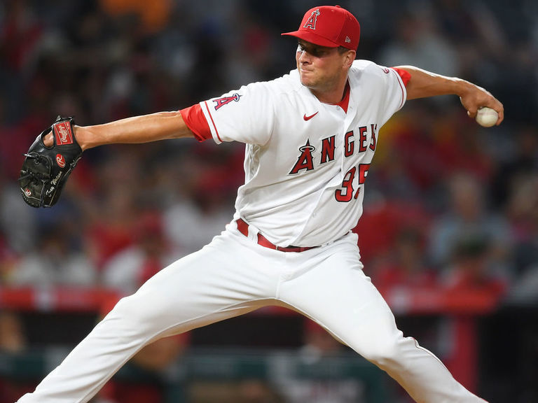 Angels trade Watson back to Giants | theScore.com
