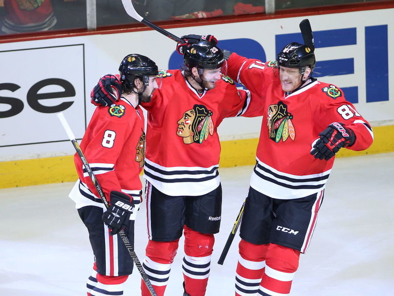 Blackhawks take 2-0 series lead with dominant win over Wild in Game 2 ...