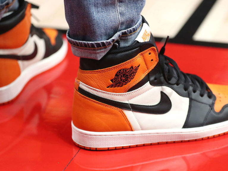 Air Jordan I crowned GOAT sneaker 👑 🐐 👟 | theScore.com