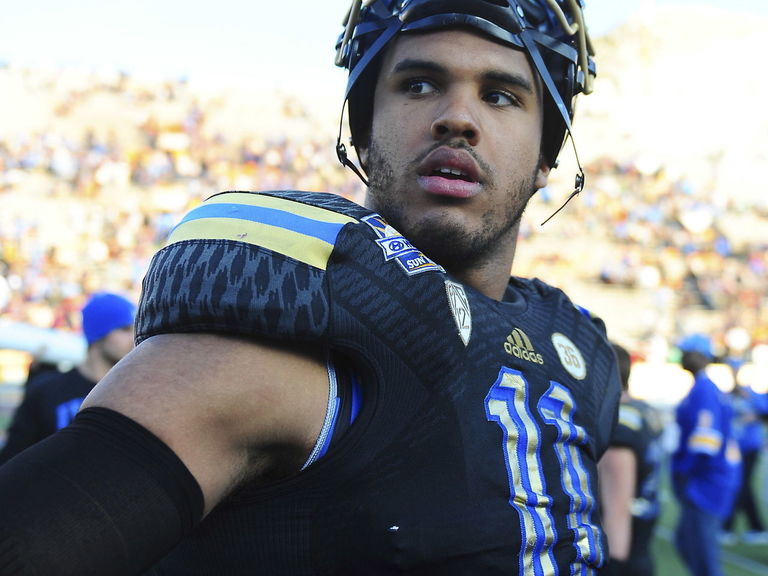 PHOTO: Subway created a sandwich statue of Anthony Barr | theScore.com