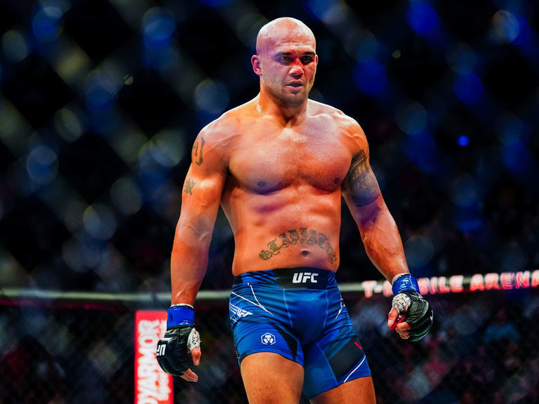 Lawler to fight Barberena at UFC 276 | theScore.com