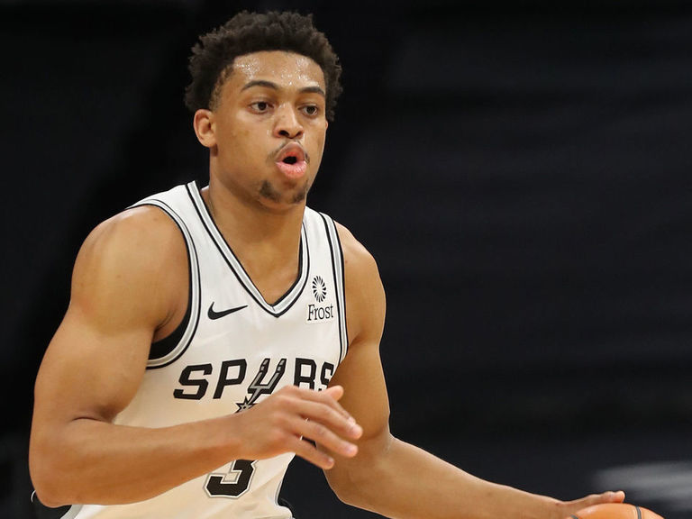 Spurs' Johnson out for preseason due to dislocated shoulder | theScore.com
