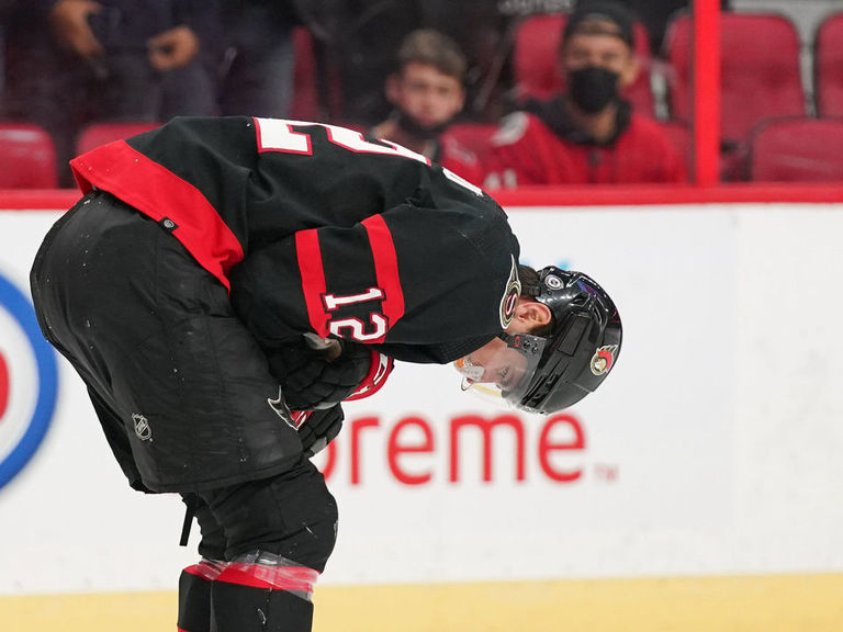 Senators' Pinto exits after crashing into boards | theScore.com