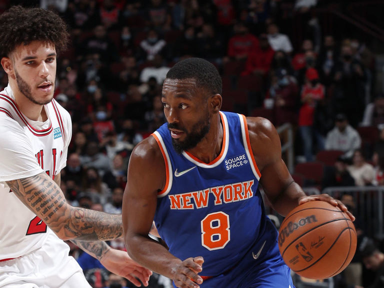 Walker, Knicks hang on to deal Bulls first loss | theScore.com