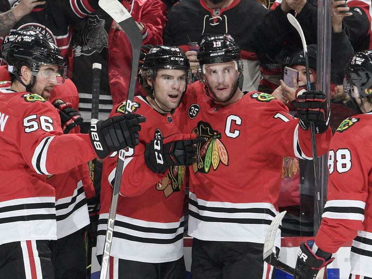 Blackhawks rout Senators to nab 1st win of season | theScore.com