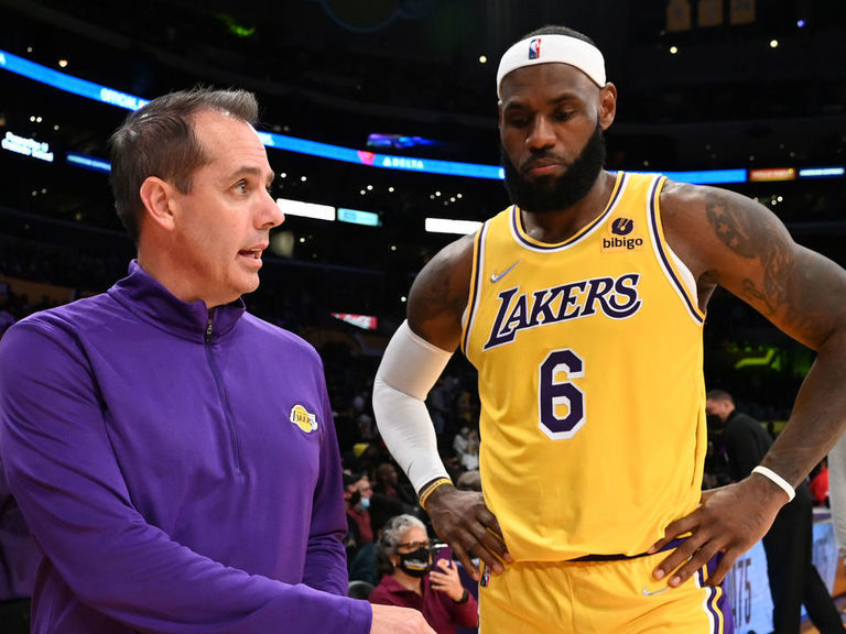 LeBron shrugs off Vogel criticism: The 'players have to do a better job ...