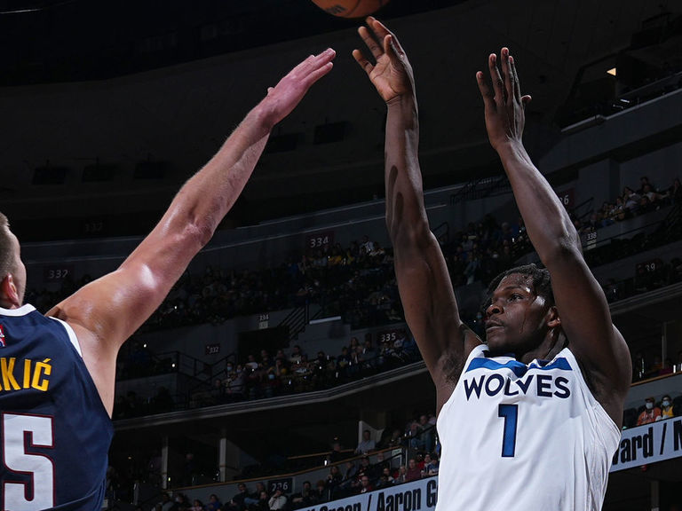 Wolves' Edwards goes off for 10 threes in record-breaking performance ...