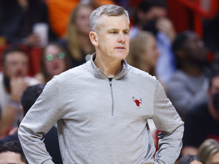 Bulls coach Donovan enters health and safety protocols | theScore.com