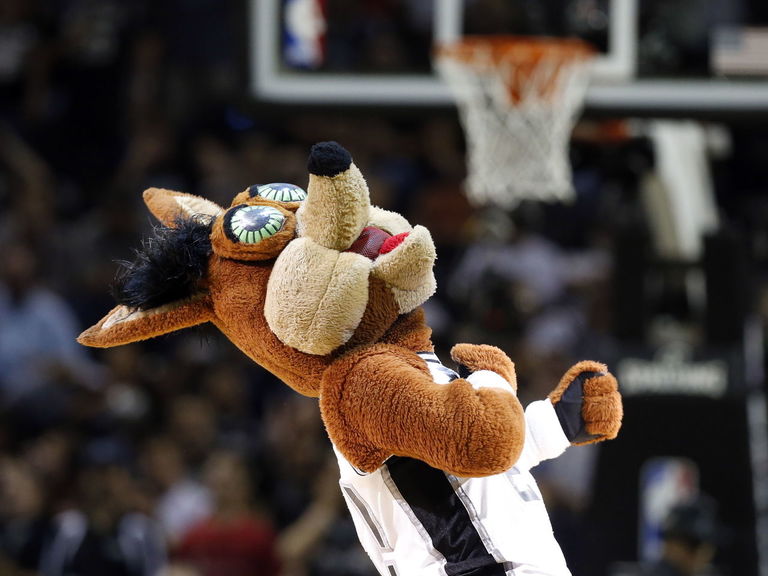 VIDEO: Spurs' mascot creepily videobombs Game 5 broadcast | theScore.com