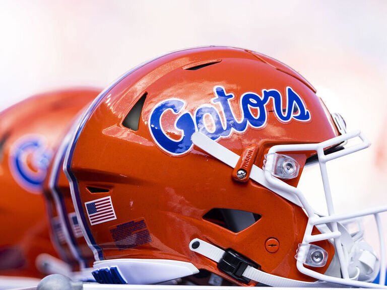 Former Florida AD Bill Carr dies at 78 | theScore.com