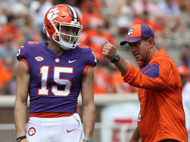 Hunter Johnson transferring back to Clemson | theScore.com