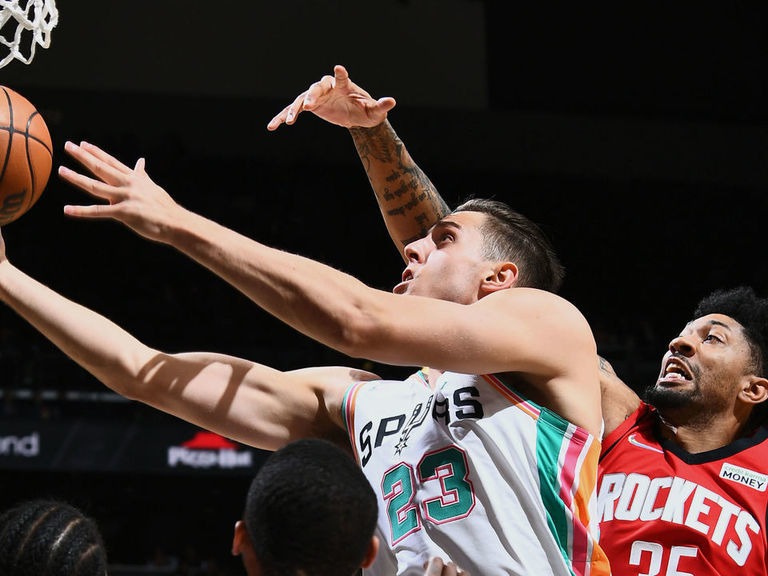 Spurs' Collins makes immediate impact in 1st game since NBA bubble ...