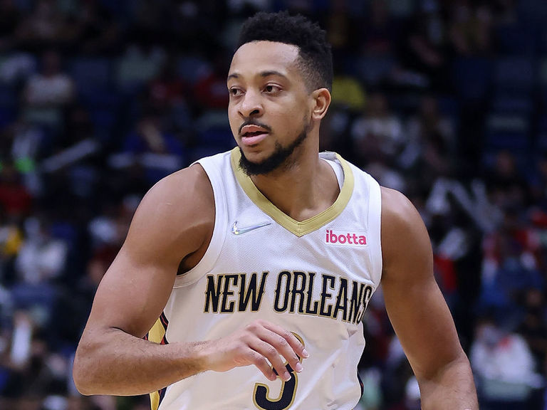 McCollum supports rehabbing Zion: 'Leave the young fella alone ...