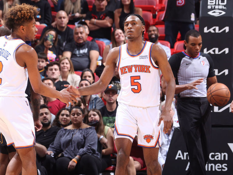 Knicks close on 38-13 run, stun reeling Heat | theScore.com