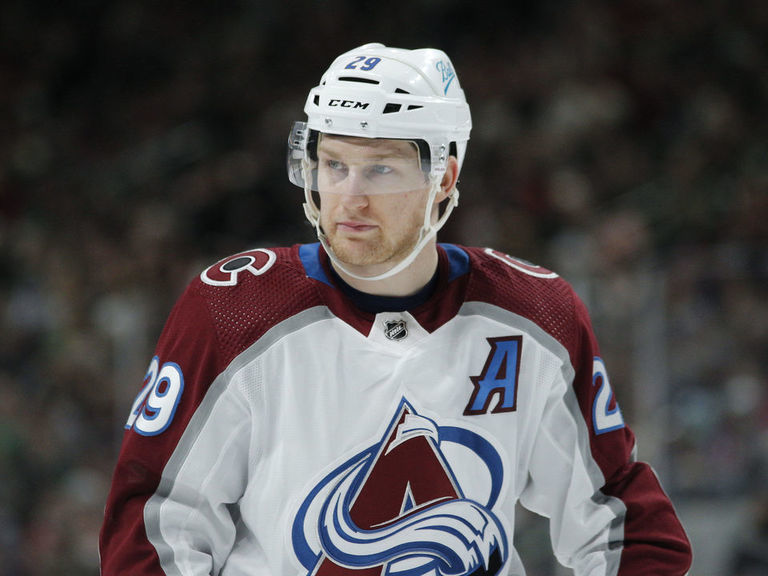 MacKinnon returns vs. Sharks | theScore.com