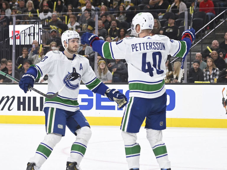 Pettersson scores twice, Canucks rout Golden Knights | theScore.com