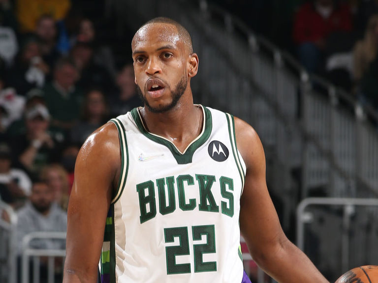 Bucks' Middleton out at least 2 weeks with MCL sprain | theScore.com