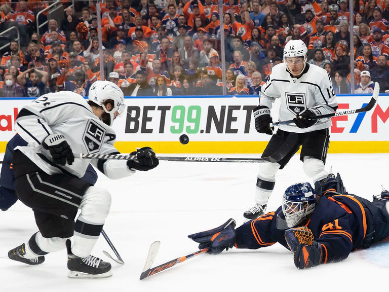 Oilers' Smith admits he tried to 'do too much' on Game 1 gaffe ...