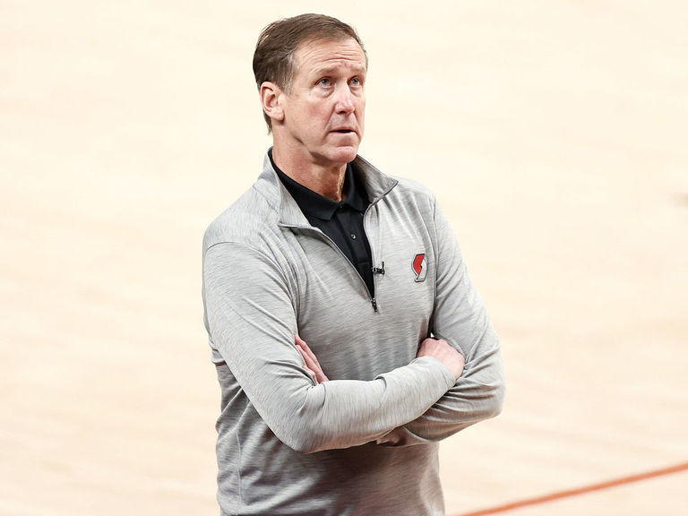 Stotts leaves role as Bucks assistant before start of season | theScore.com