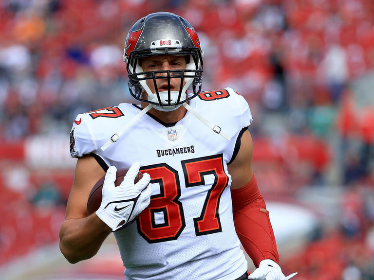 Gronk retiring after 11 NFL seasons, 4 Super Bowl titles | theScore.com