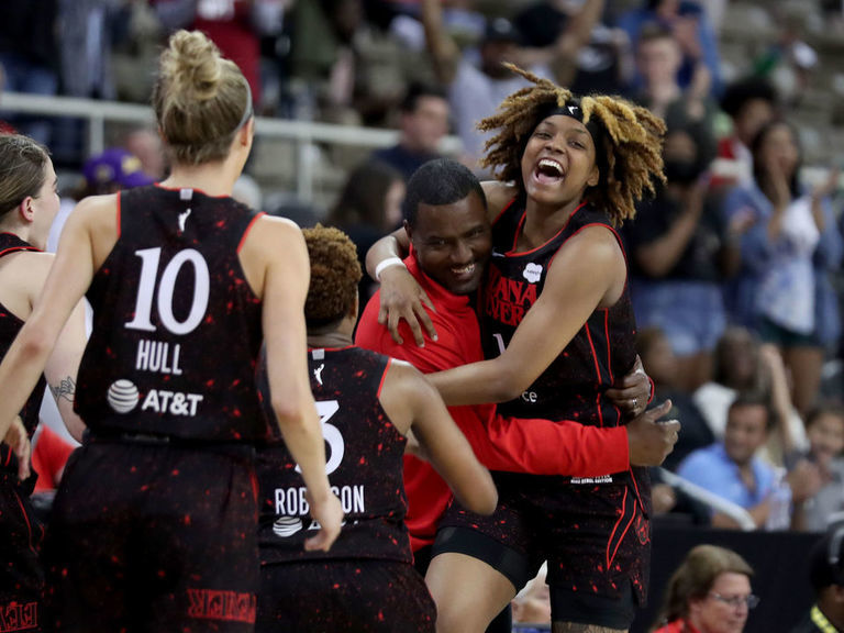 Fever's new coach Carlos Knox gets first win after promotion | theScore.com