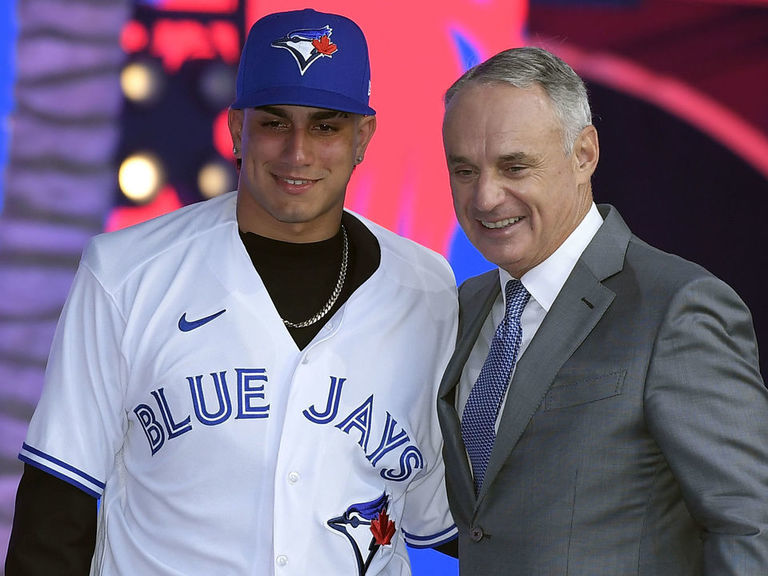 Blue Jays select prep pitcher Brandon Barriera 23rd overall | theScore.com