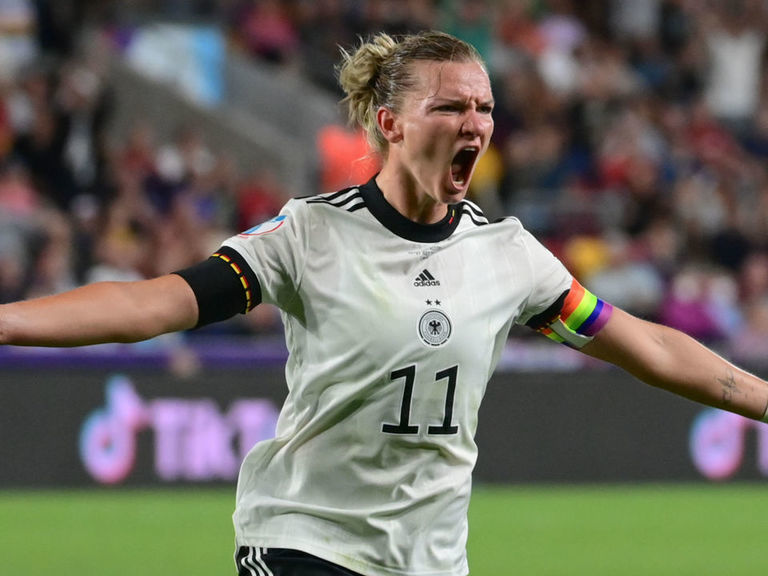 Popp explodes for Germany after ending Euro woe | theScore.com