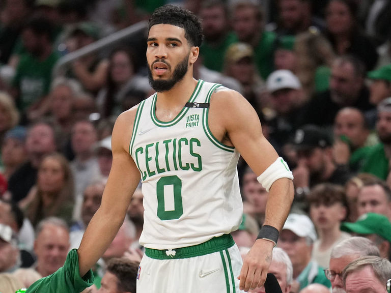 Tatum says he played through fractured wrist last season | theScore.com