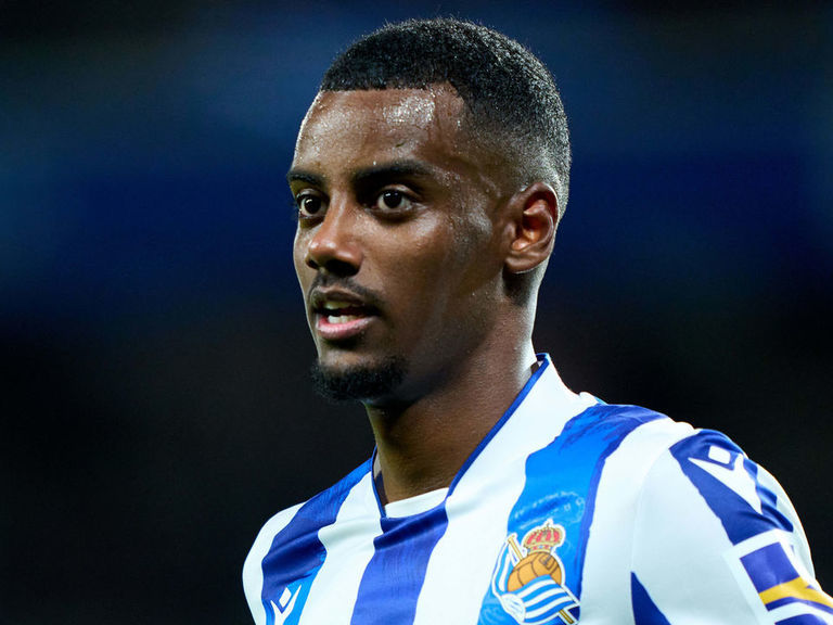 Isak arrives at Newcastle, set to complete club-record move | theScore.com