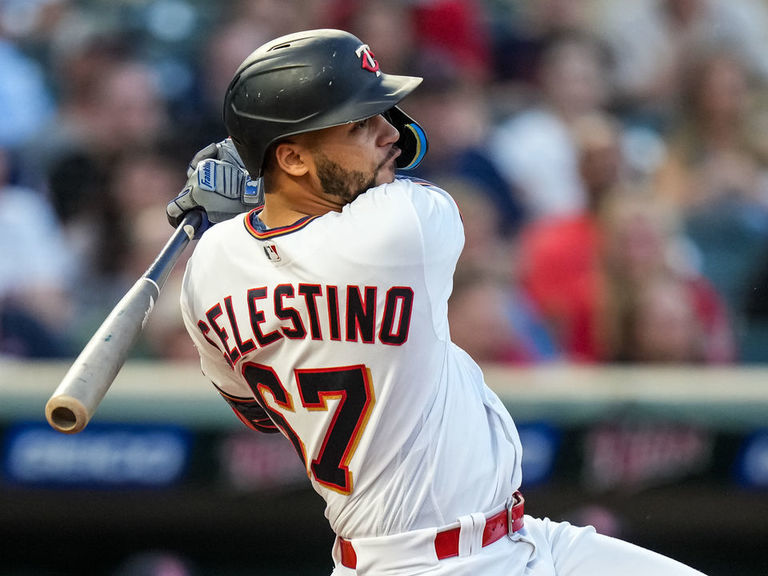 Twins' Sanchez nearly gets clocked by teammate's practice swing ...