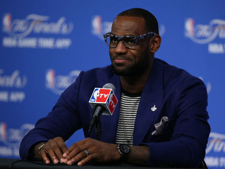 Powerade responds to Gatorade's criticism of LeBron James | theScore.com